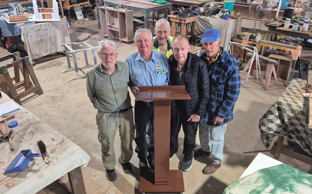 Moree Men’s Shed hand over lightweight lectern to Moree Military Museum ...